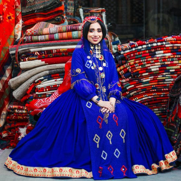 Traditional clothing of Iran - division 2 + photo of dress